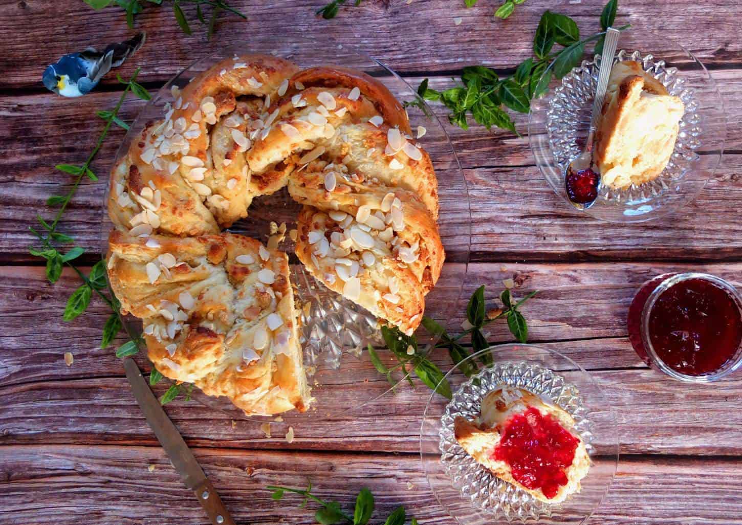 German Easter Bread (Osterbrot / Osterkranz)