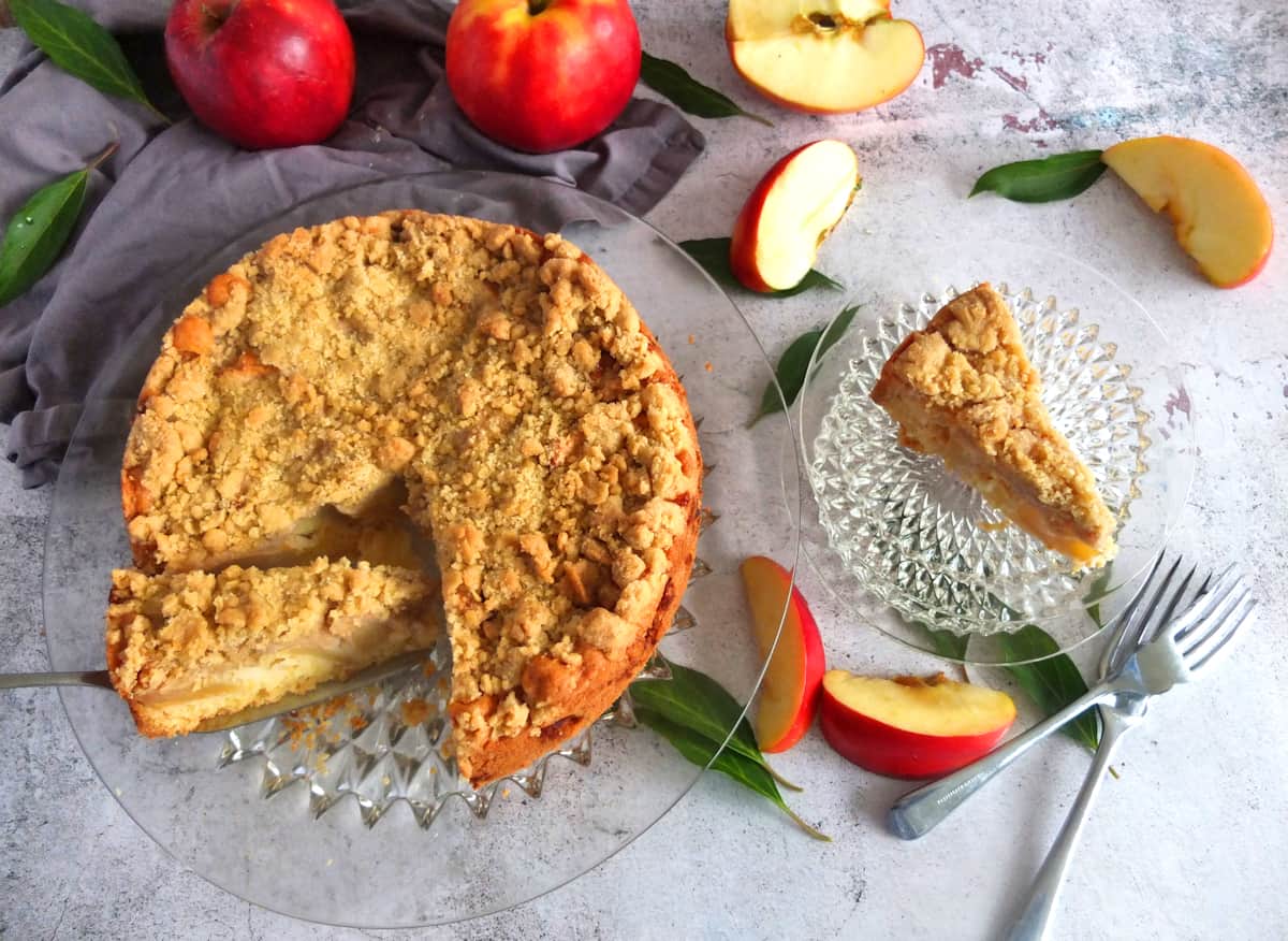 Easy German Apple Streusel Cake (Apfelstreuselkuchen) - My Dinner
