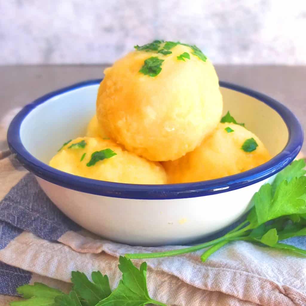 Easy German Potato Dumplings (Kartoffelklöße / Kartoffelknödel)