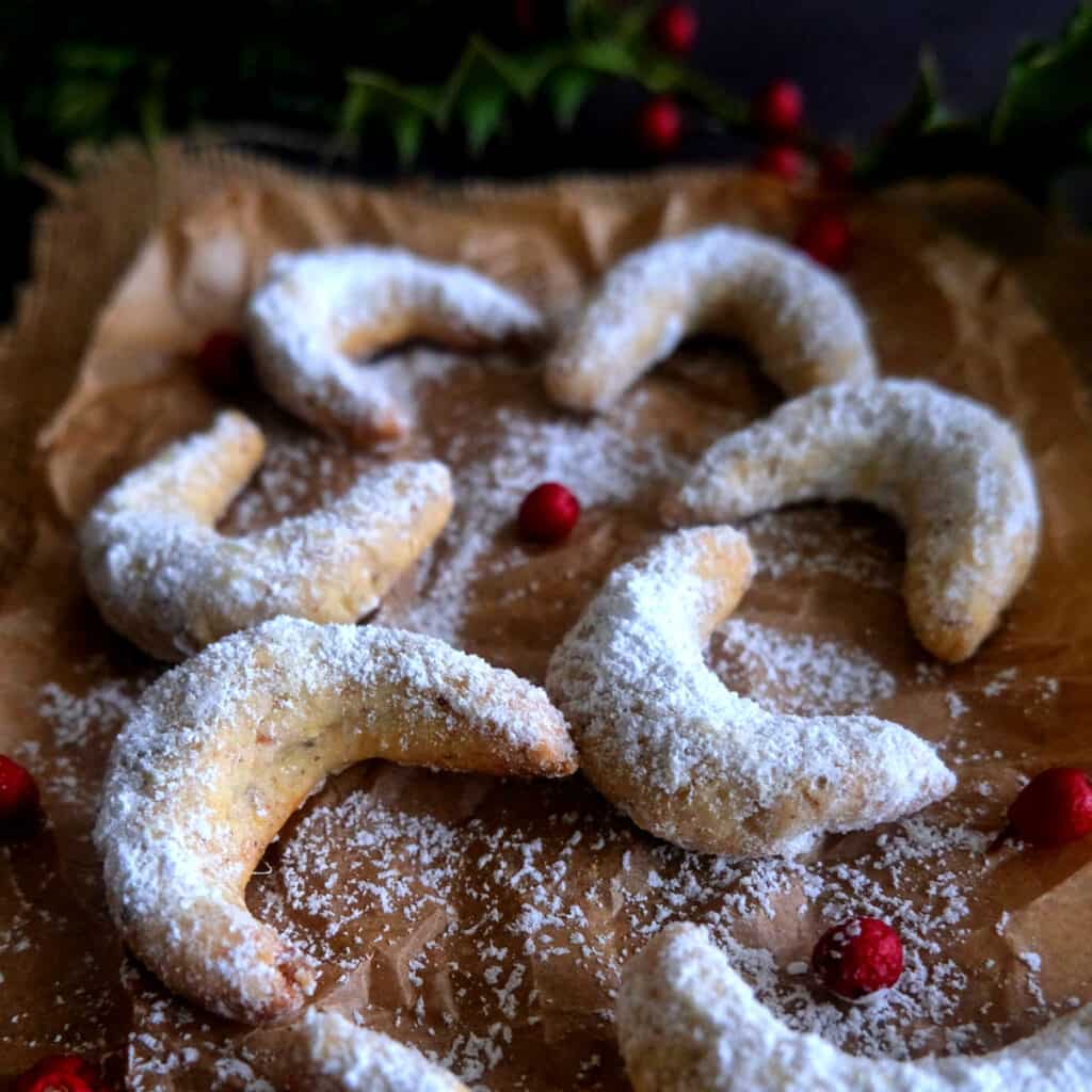 Traditional Vanillekipferl (Vanilla crescent cookies) - My Dinner