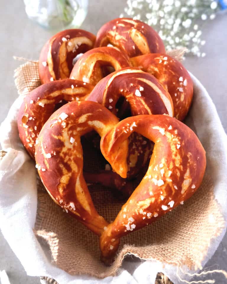 Easy Heart Shaped Pretzels for Valentine's Day - My Dinner