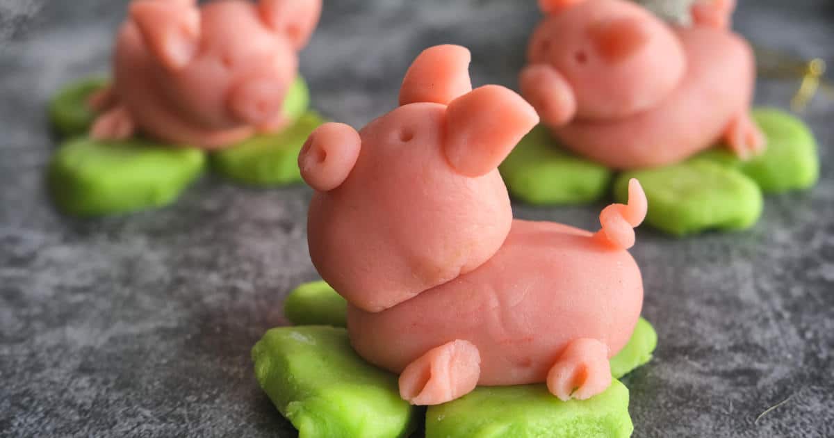 Homemade Marzipan Pig for New Years - My Dinner