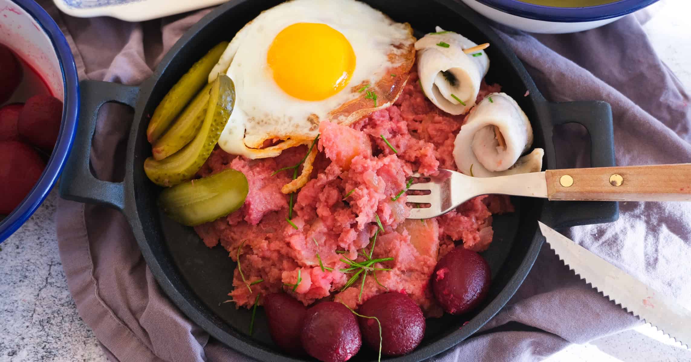 Hamburger Labskaus (Corned beef and mashed potato with beets) - My Dinner